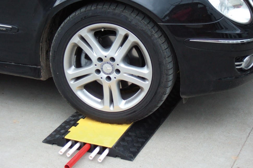 Pod pentru cabluri (Protector Cabluri) cu 5 canale